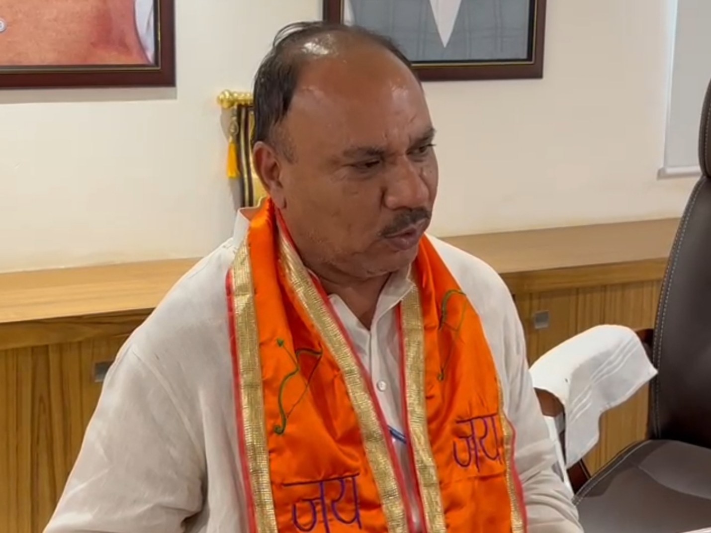 In Modasa Shankar Singh's son introduced Mahendra Singh as Kachinda ...