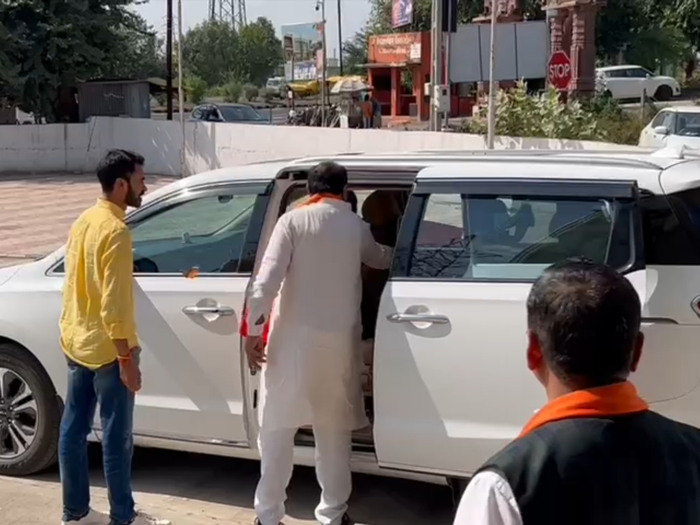 In Modasa Shankar Singh's son introduced Mahendra Singh as Kachinda ...