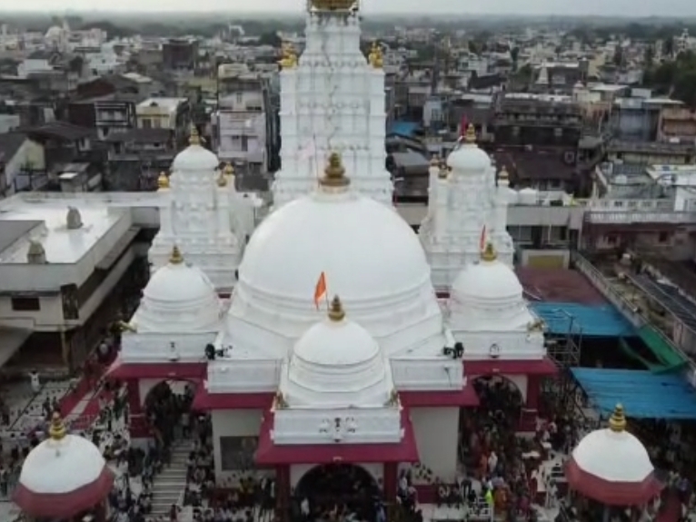 On the day of Devdiwali in Dakor, Thakorji will be adorned with a gold ...