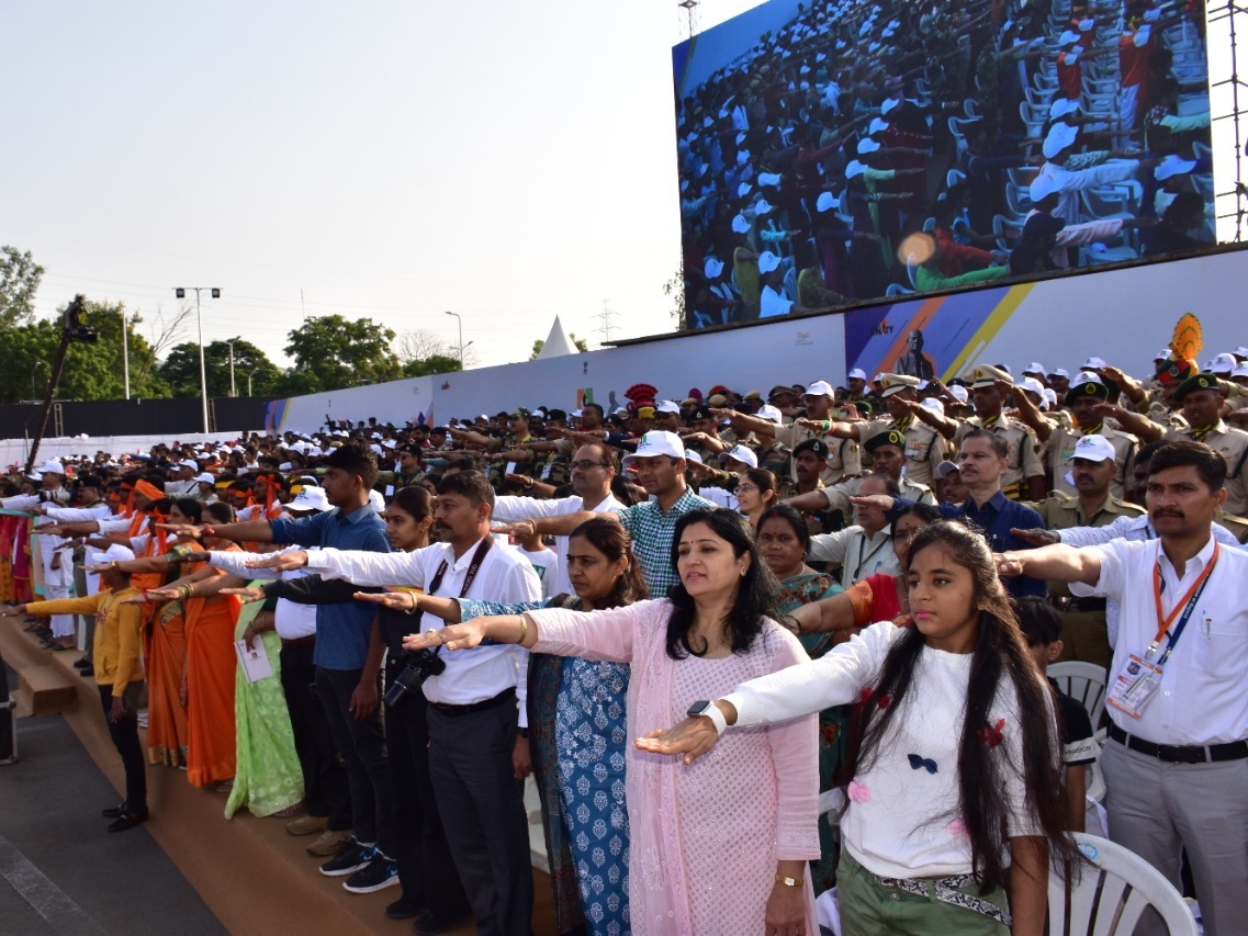 At Kevadia, Narendra Modi took the National Unity Pledge; The dog team ...