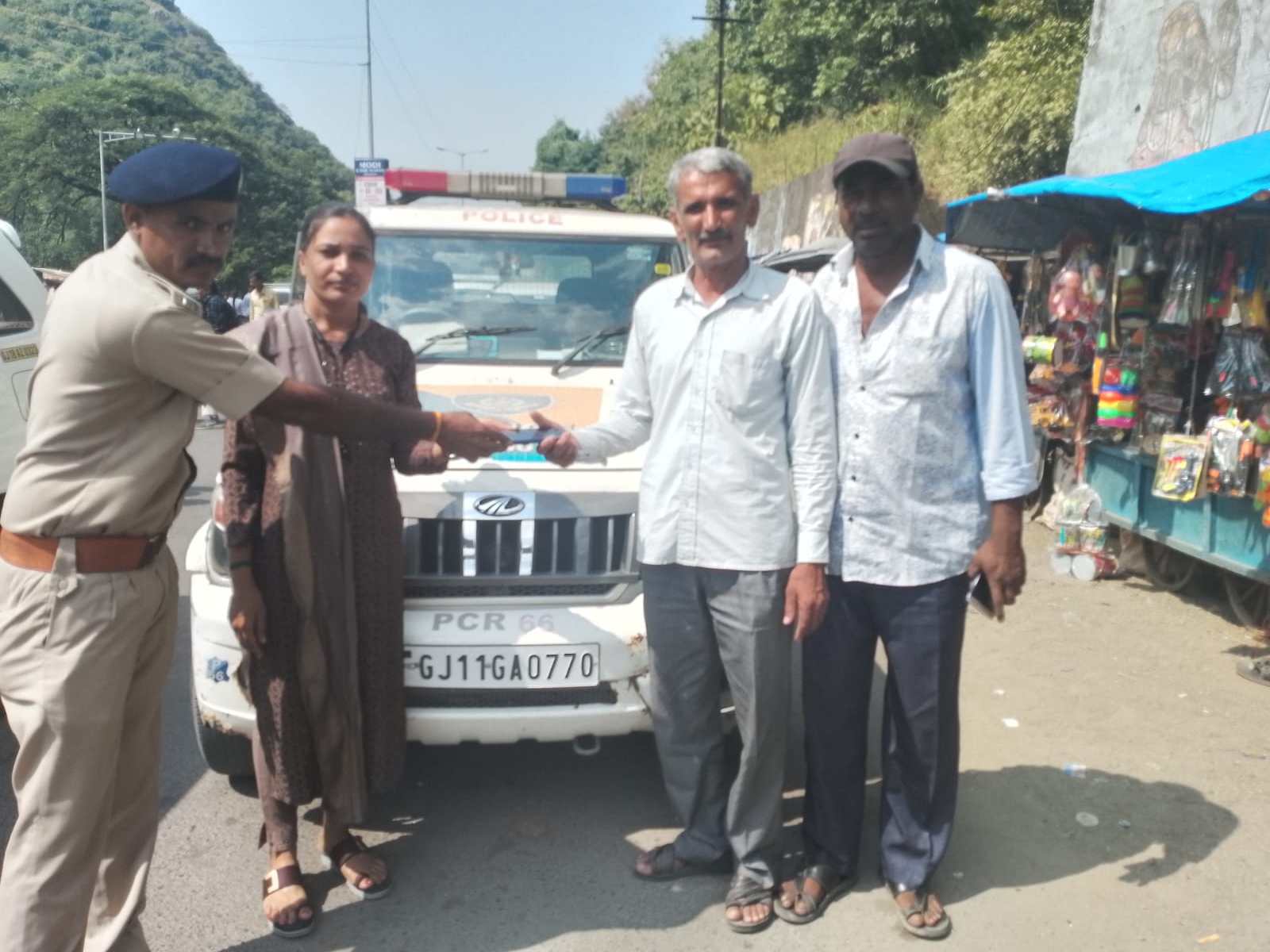 Junagadh's women police constable and PCR driver's excellent work ...