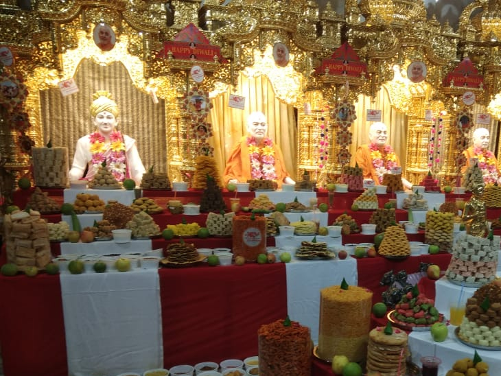 Navsari Swaminarayan Temple holds 1344 dishes before the Lord | 1344 ...