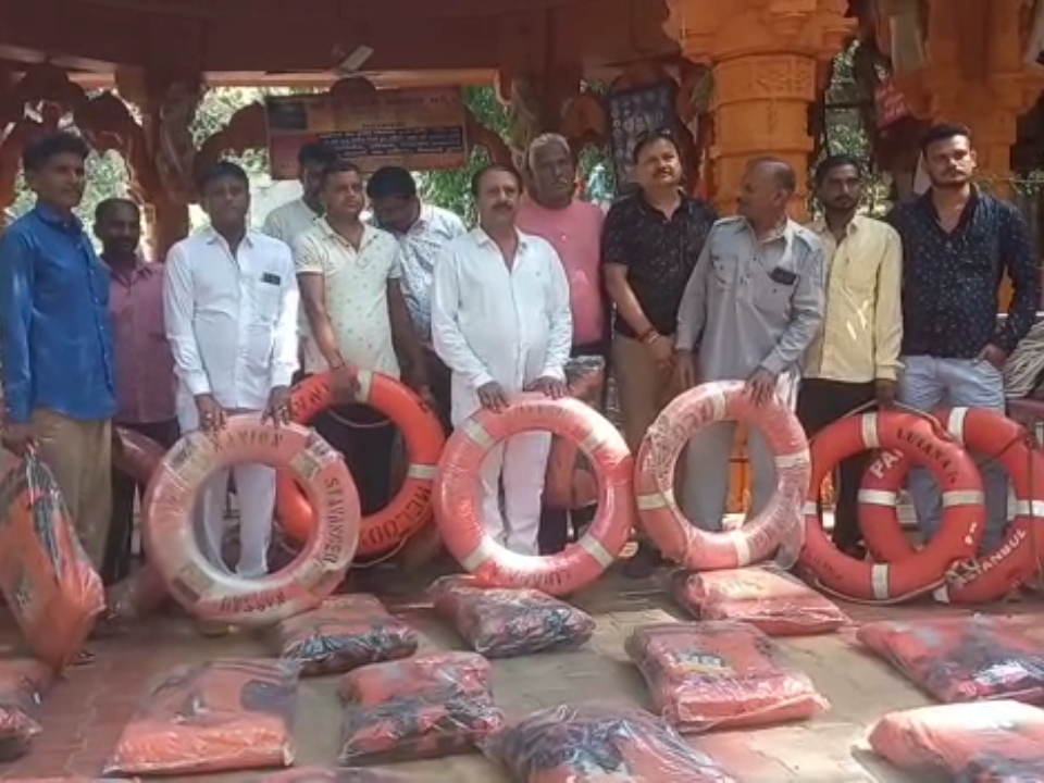 Swimmers were trained to prevent accidents in Banas river passing near ...
