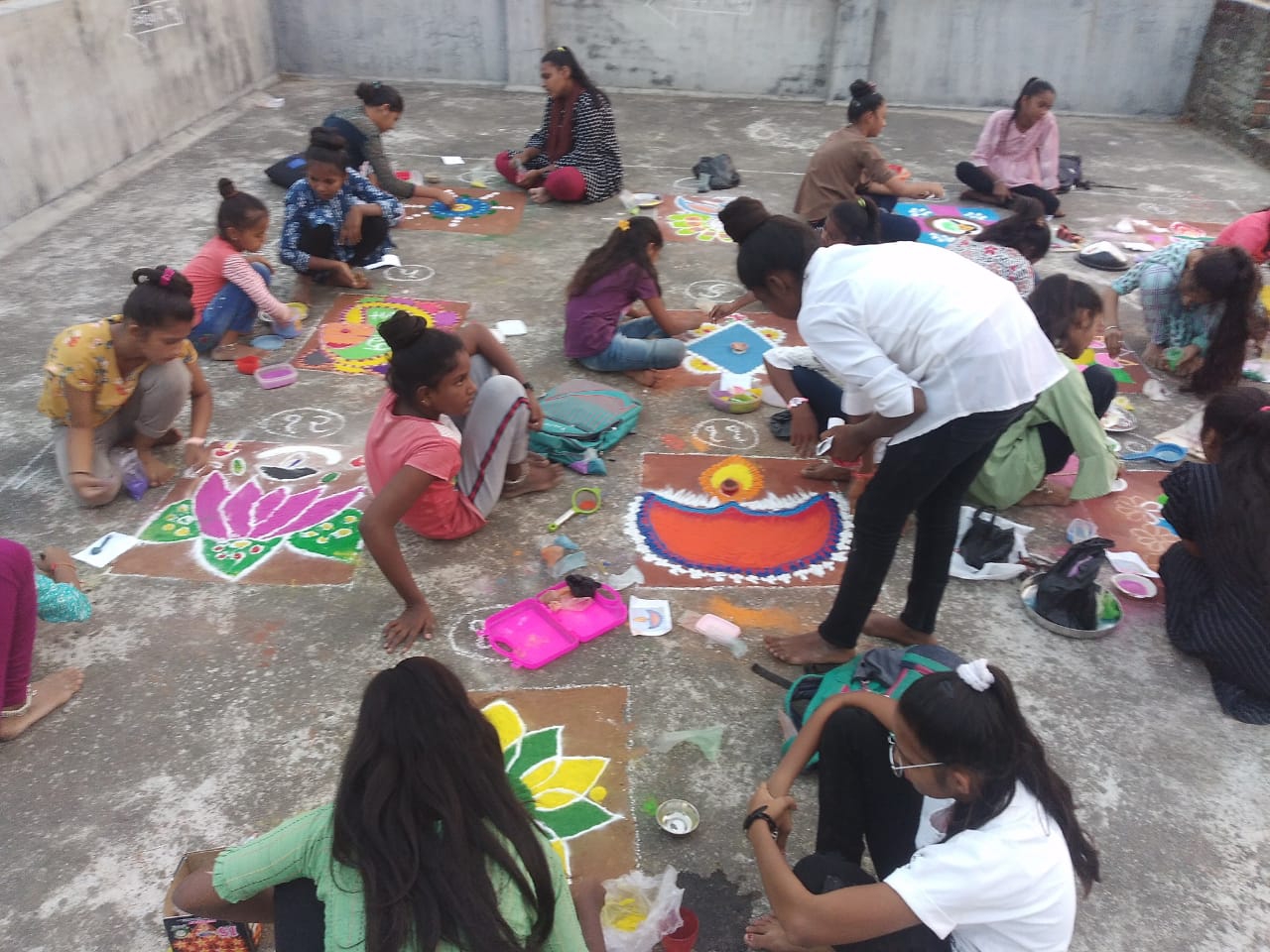 Rangoli competition organized by Godhra Folk Science Centre; Out of 130 ...