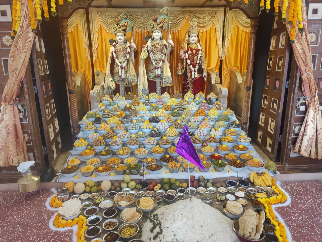Annakoot darshan was held at Brahmalin Bapu's temple in Halol; A large ...