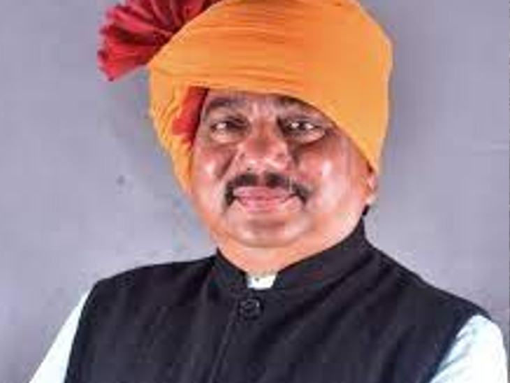 Minister Rajendra Trivedi and Waghodia MLA Madhu Srivastava were cut ...