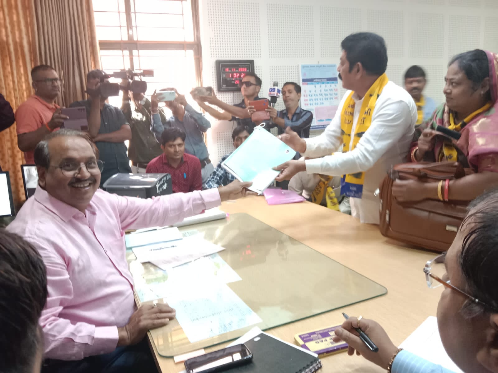 Takhatsinh Solanki from 'AAP' fills nomination form for Shehra seat ...