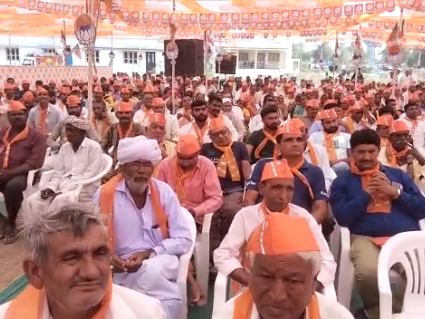 BJP candidate Manilal Vaghela reached Vadgam provincial office and ...