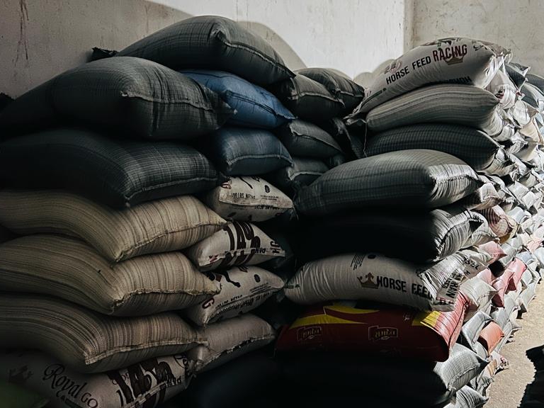 Police raid in Gandhinagar's large Chiloda market yard, Rs. Five ...