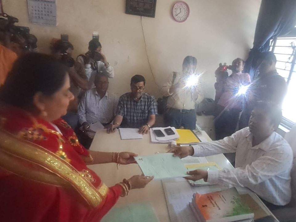 Nimisha Suthar from BJP fills nomination form on Morwa Hadaf seat ...