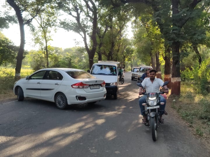 The main road from Pavagadh to Ghoghamba saw long queues of vehicles ...