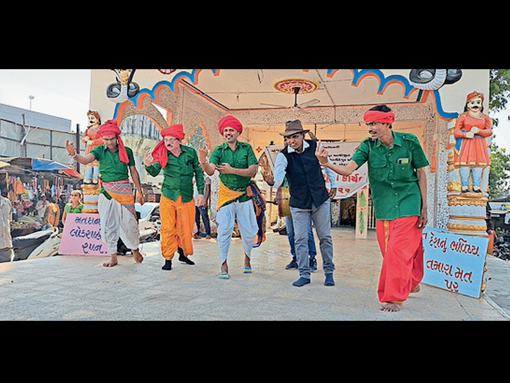 Street play on voting awareness in Sankheda | ભાસ્કર વિશેષ: સંખેડામાં ...