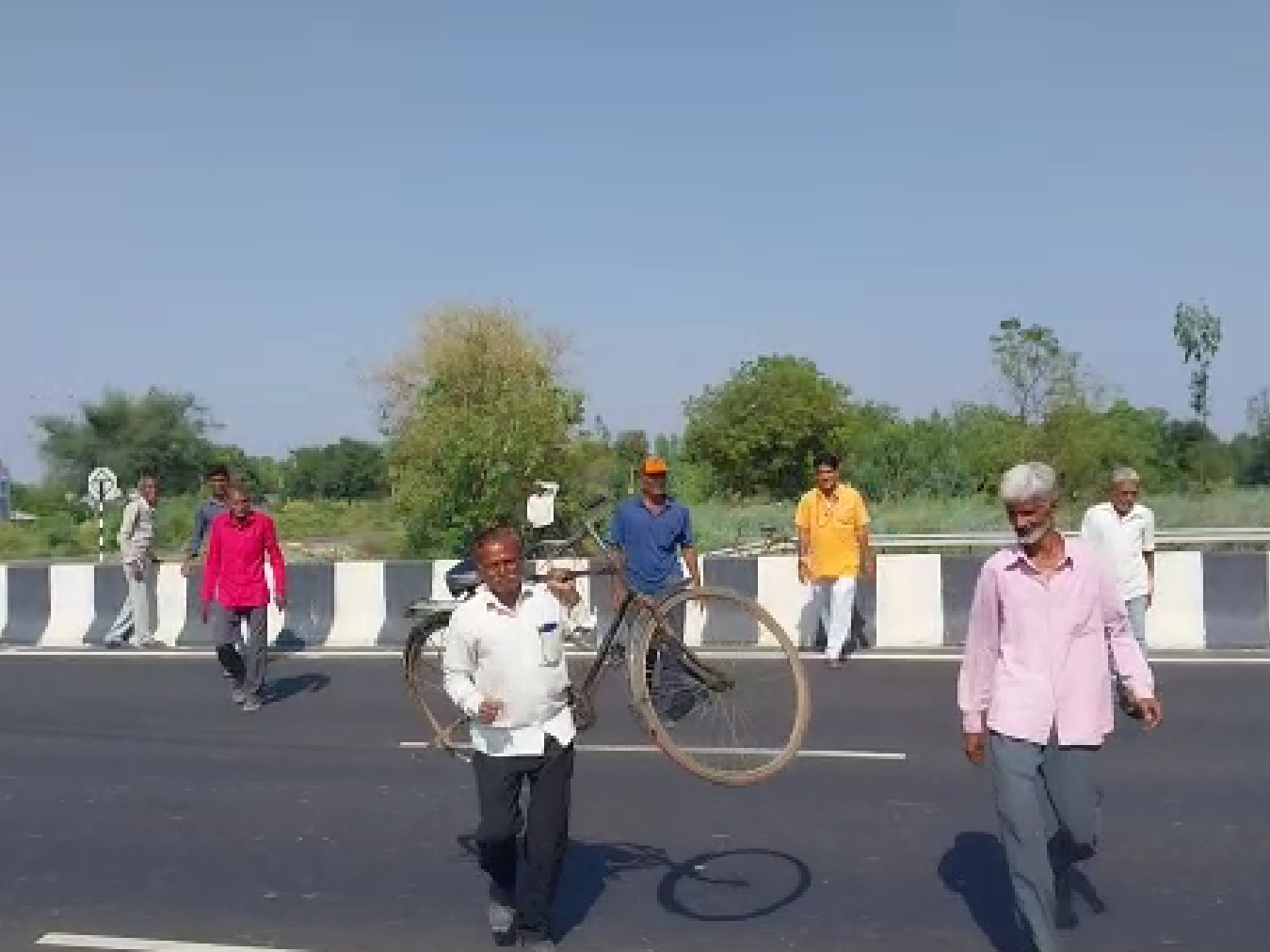 In Kaniya village of Sojitra Assembly, villagers took to the road over ...