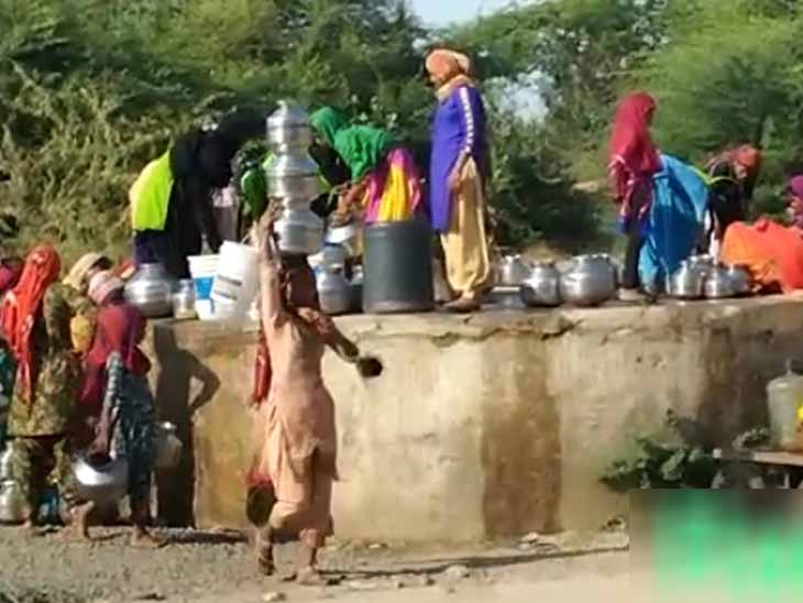 In Ranisar of Santalpur, people are suffering due to lack of water ...