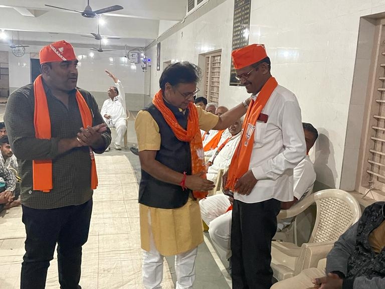 A Dalit Samaj leader from Eklera, Manavdar rejoined the BJP within a ...