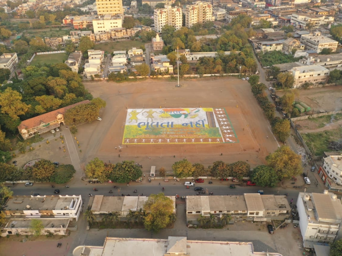In Bharuch, artists and students made a rangoli of 5 thousand 625 ...