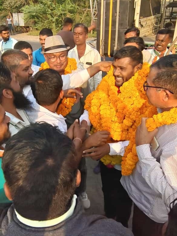 JB Solanki was given a grand welcome on his release from jail under ...
