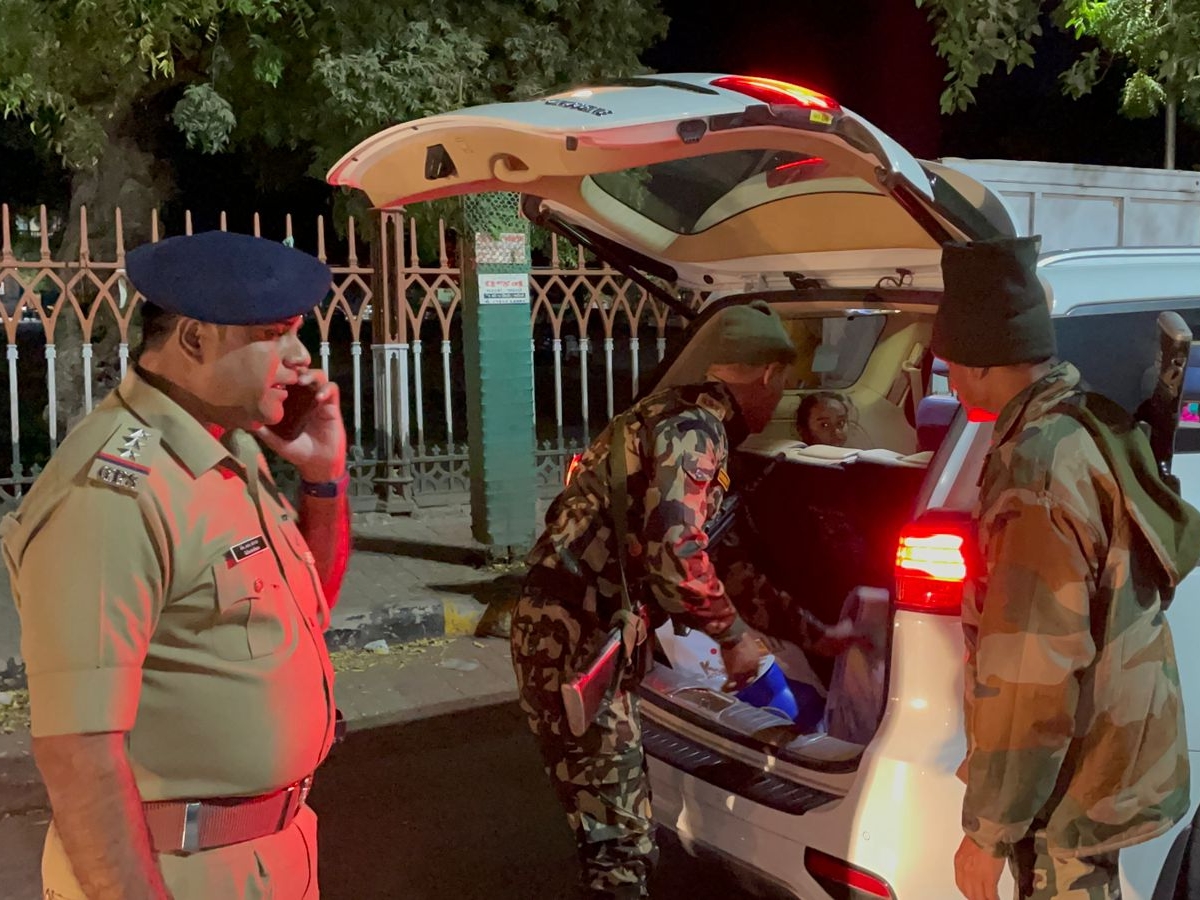 Police convoy arrived in city and villages, Rajkot district SP ...