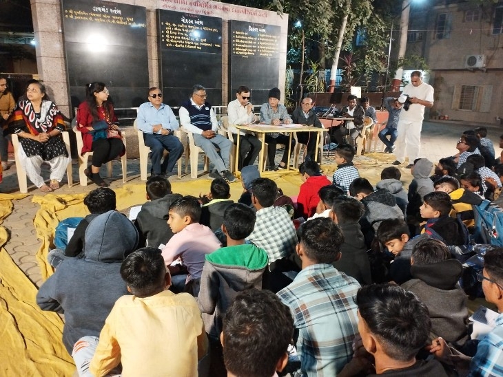 31 normal school children joined the sighted children of Bhavnagar's ...