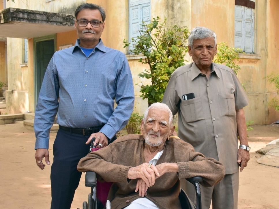 103-year-old Dahyabhai Patel, who scored a century on Zindagi's pitch ...