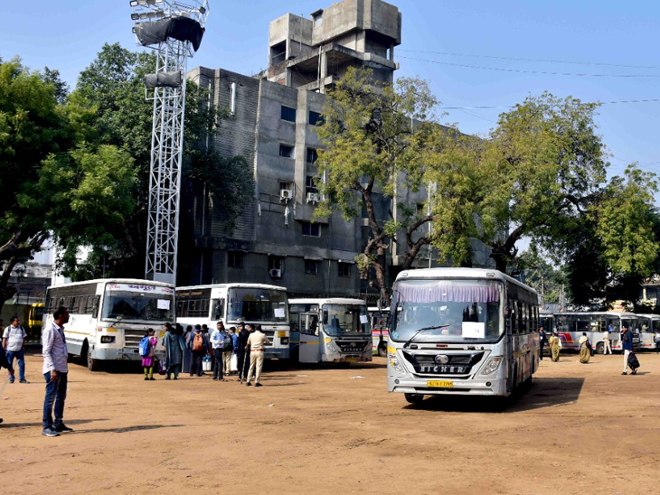12670 employees were transported to 1810 booths in 45 buses | રૂટ તૈયાર ...
