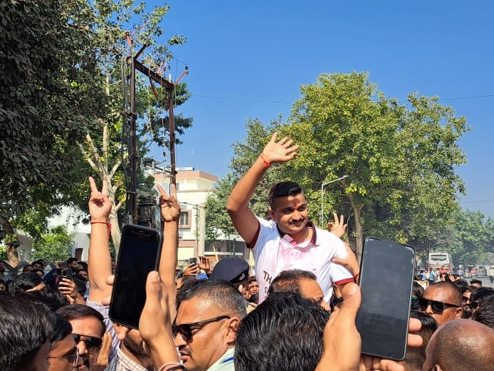Gitaba Jadeja leading by around 20 thousand votes in Gondal seat ...