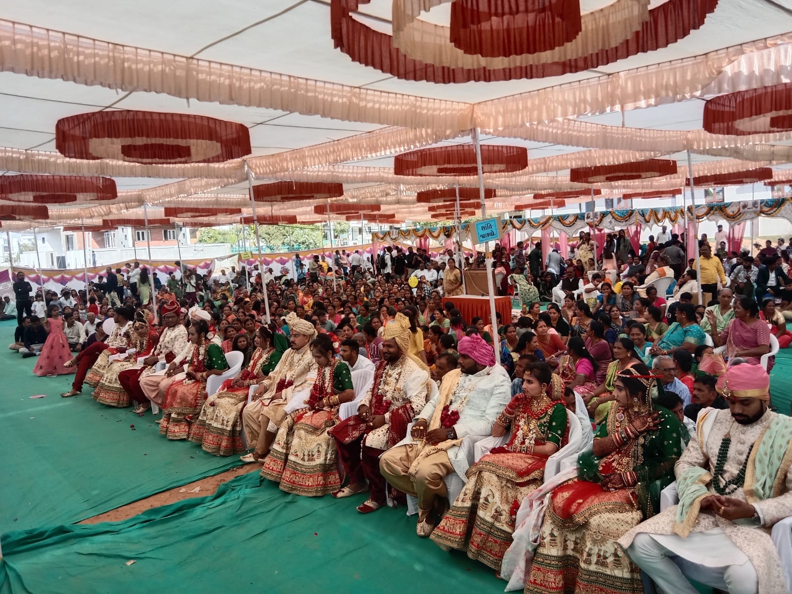 7 couples of Himmatnagar Nai Samaj got married; MLA V. d. The marriage ...