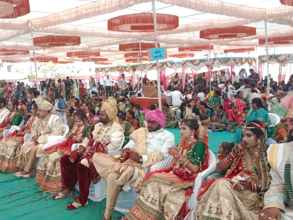 7 couples of Himmatnagar Nai Samaj got married; MLA V. d. The marriage ...