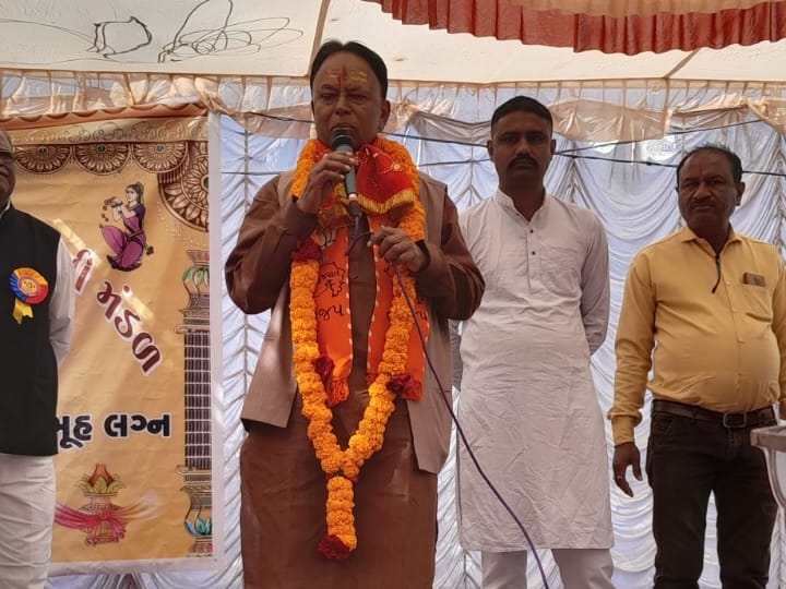 7 couples of Himmatnagar Nai Samaj got married; MLA V. d. The marriage ...