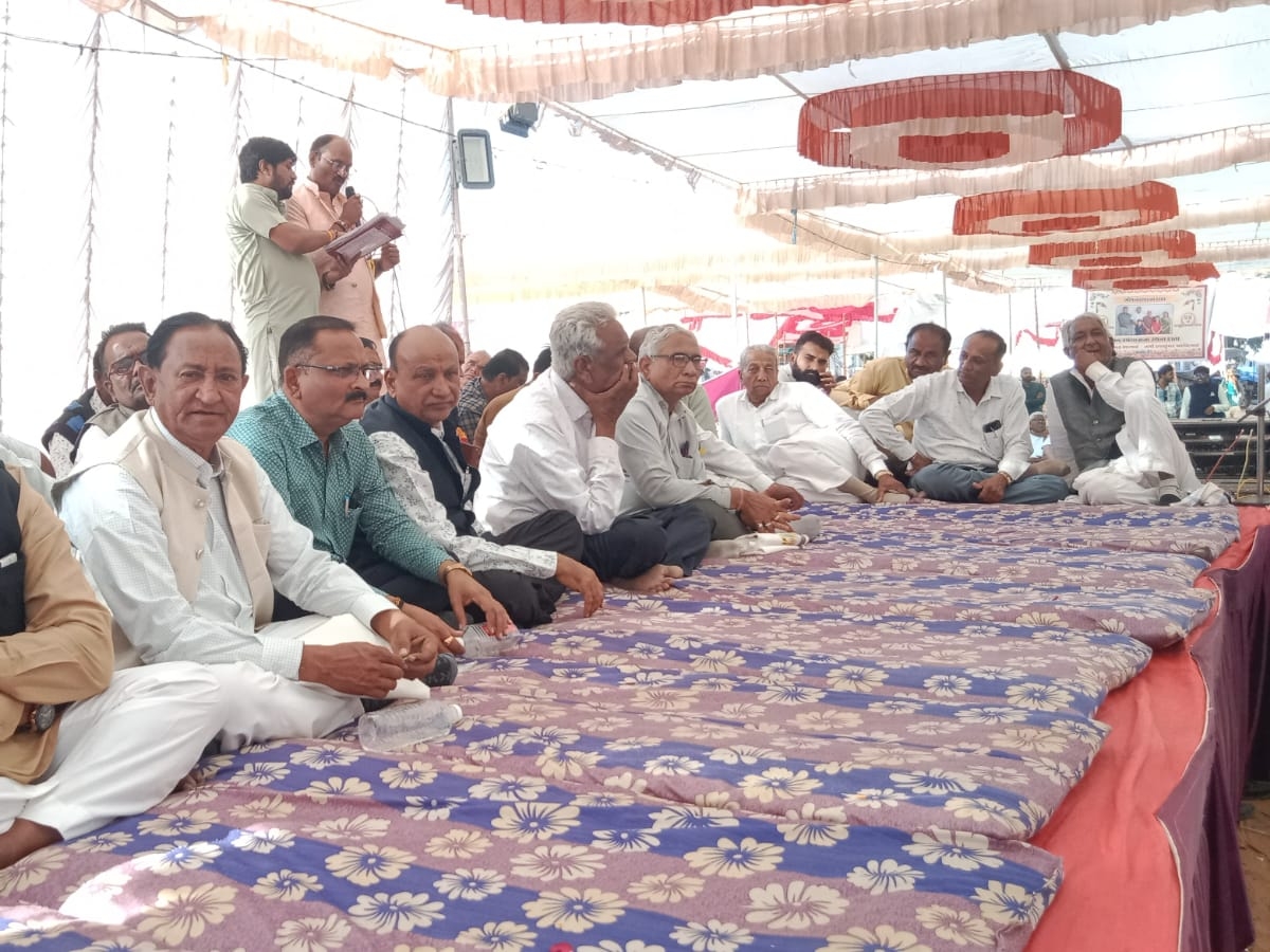 7 couples of Himmatnagar Nai Samaj got married; MLA V. d. The marriage ...