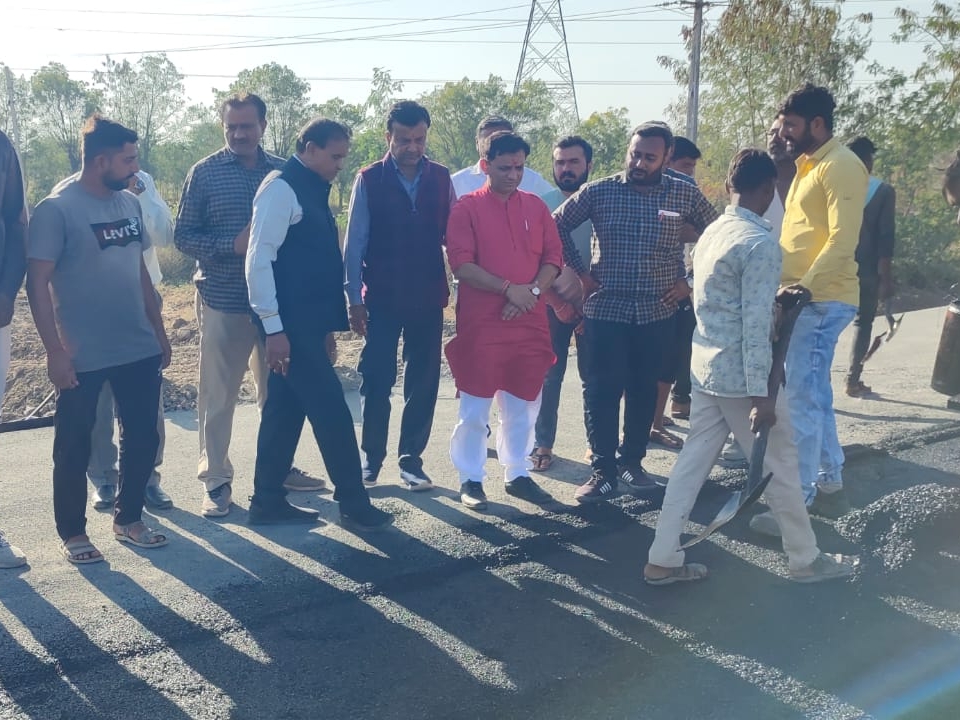 MLA Mahesh Kaswala visited the site to resolve the Savarkundla bypass ...