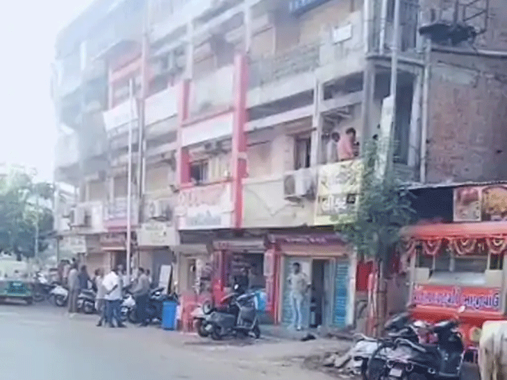 Angadia worker was robbed by shooting in the air in Bapunagar, the ...