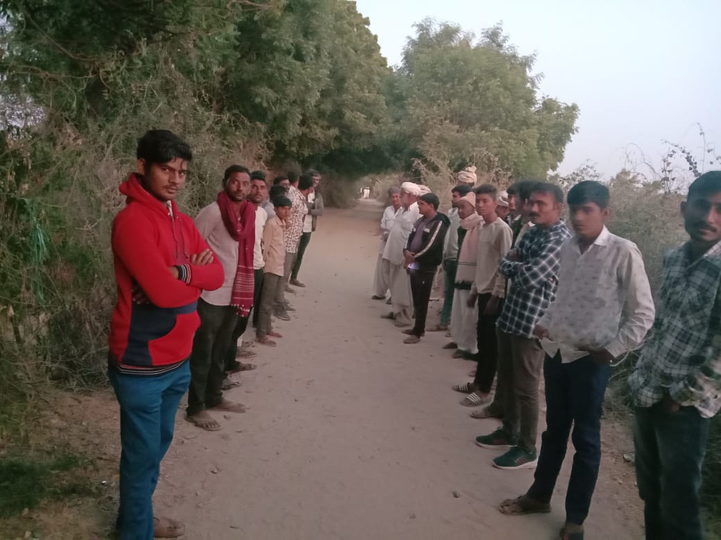 Locals demanded to pave the unpaved road connecting Vavna Umedpura to ...