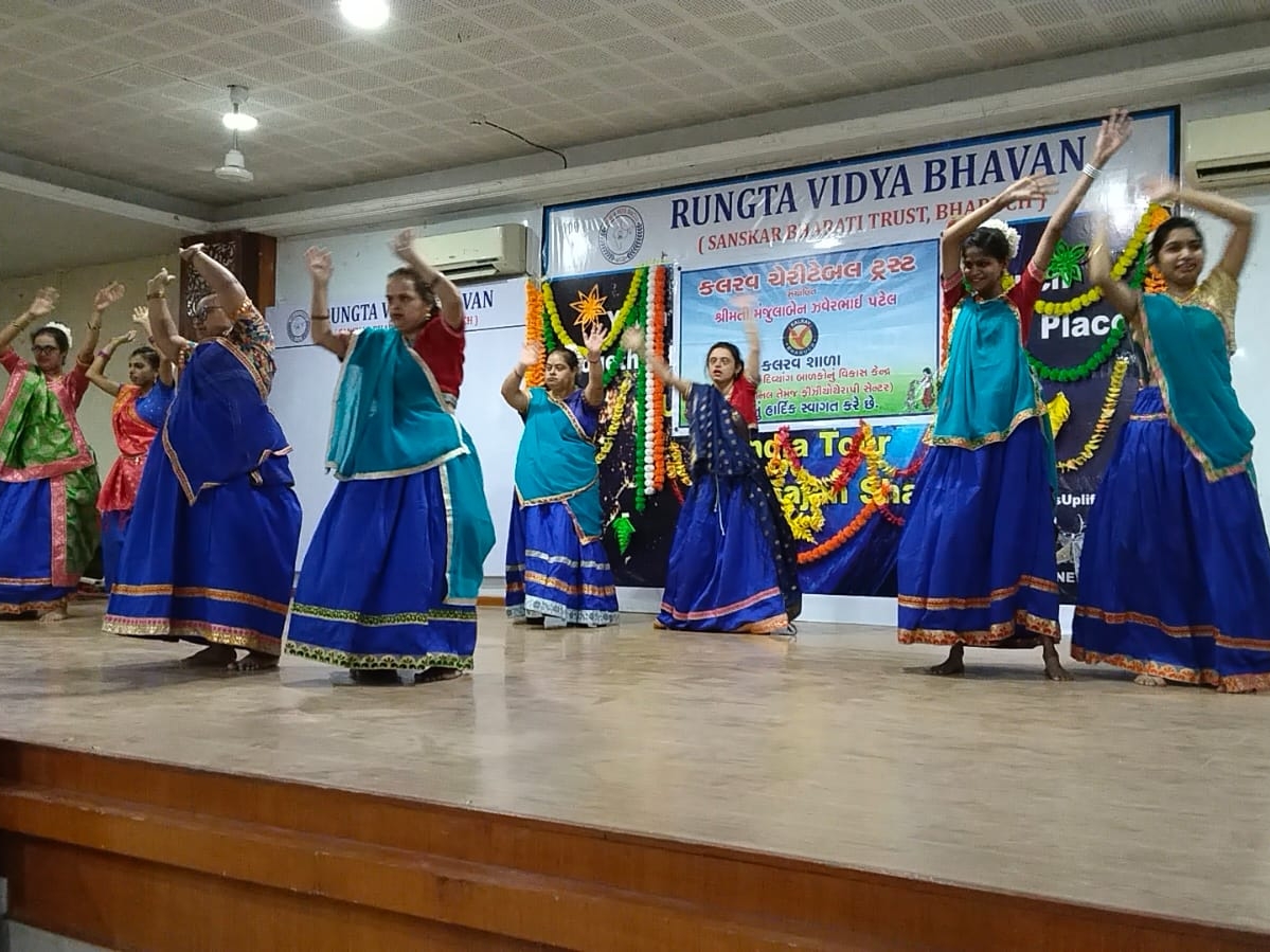 The 31st annual festival of Kalarav School of Bharuch was celebrated ...