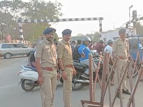 Railway bridge connecting east and west of Vapi city closed for demolition, motorists worried ...
