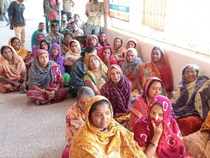 In Morbi Municipality, women sanitation workers staged a front in the ...