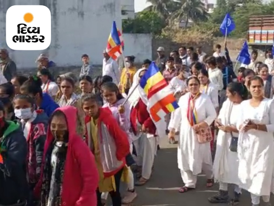 In Keshod, more than 150 people converted from Hinduism to Buddhism ...