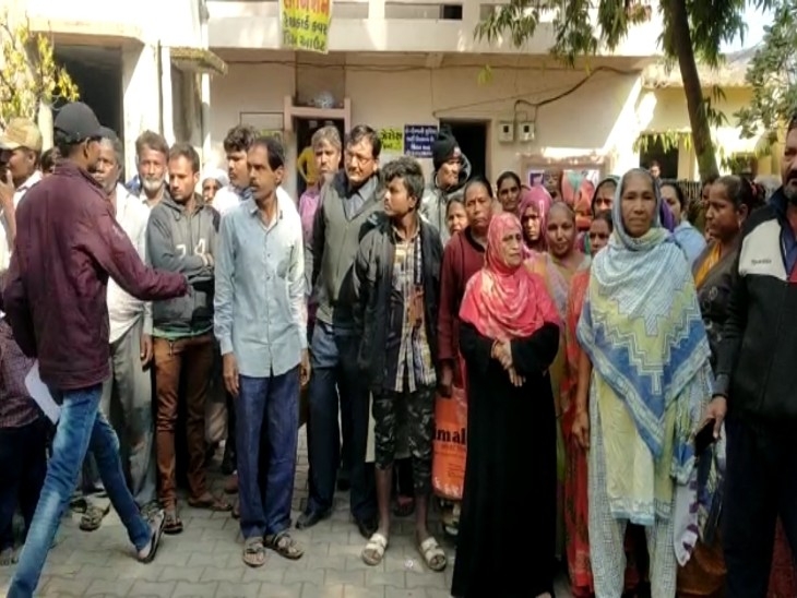 In Bhavnagar's Sidsar Housing Board, the residents are troubled by many ...
