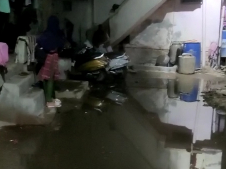 No sewage disposal system in Kajiwada area of Ward No-5 of Modasa city ...