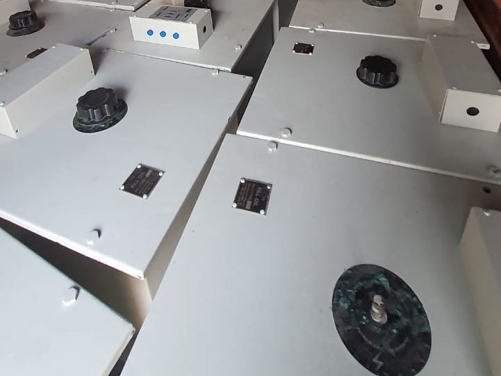 Police nabs bootleggers smuggling liquor in TC boxes; 13.54 lakh and ...