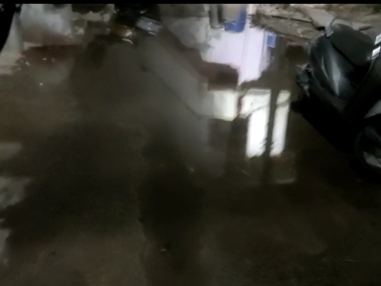 No sewage disposal system in Kajiwada area of Ward No-5 of Modasa city ...