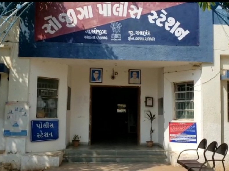 Smugglers raid Malataj Ranchodji temple in Sojitra, steal six and a ...