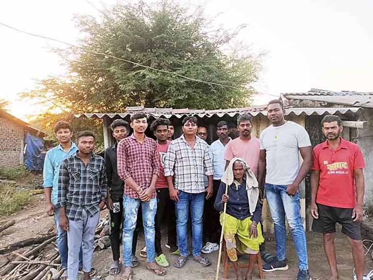 Built a broken house for the elderly in Endhal | માનવતાનું કામ: એંધલમાં ...