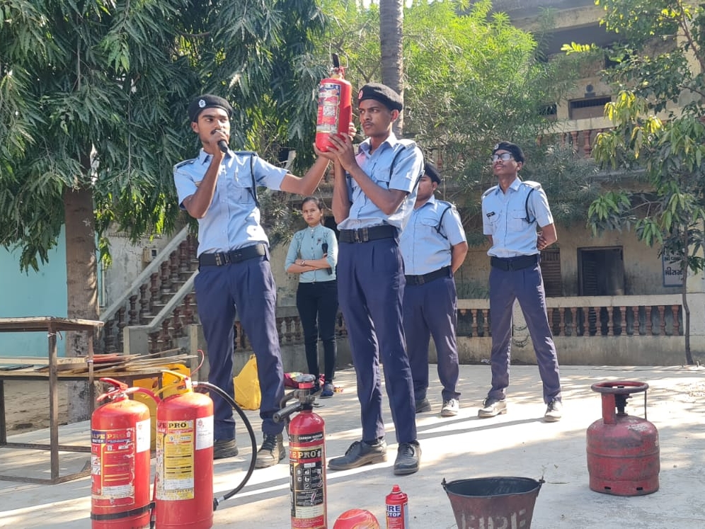 A program on fire safety was held in the high school of Pavijetpur taluka, practical information ...