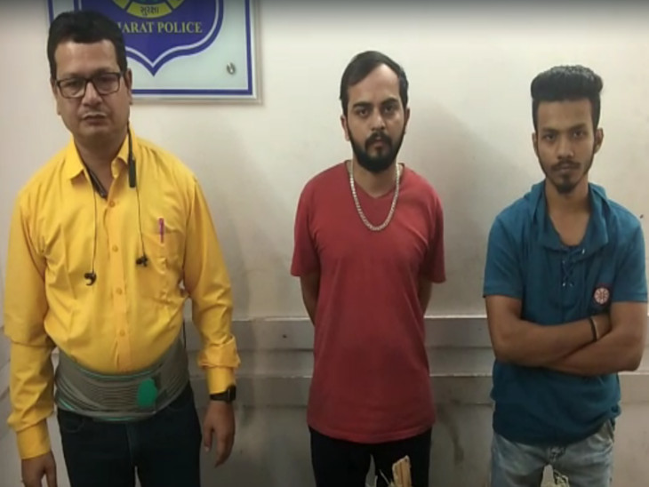 7 gamblers were caught gambling on carpets in the vicinity of Choranda ...