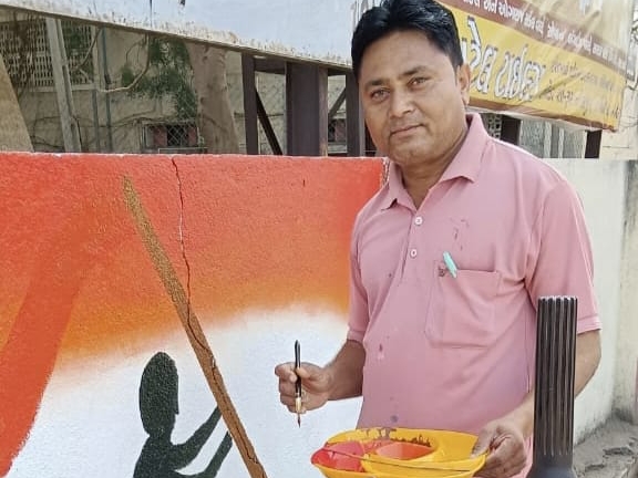 The work of making Botad a picture town is in full swing by drawing ...