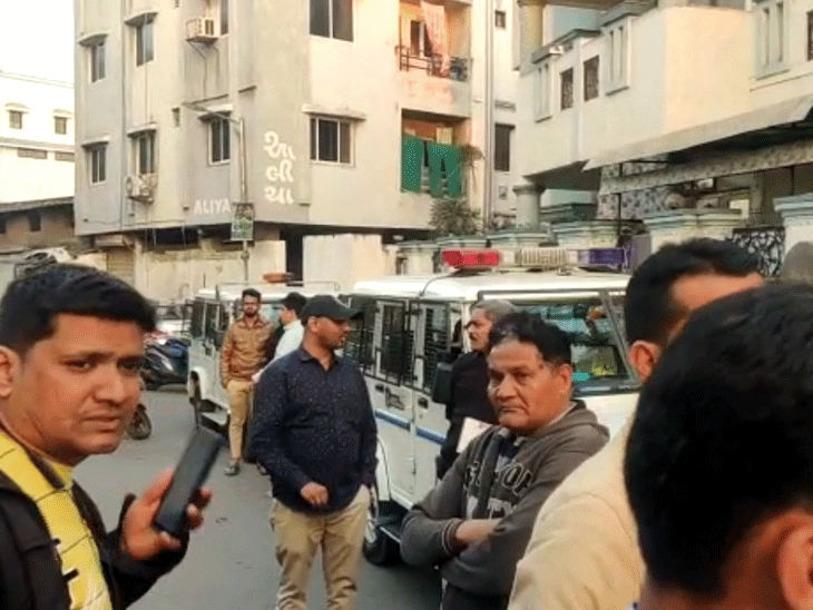 Unidentified person looted 26 lakhs from Angadia firm's employee and ...