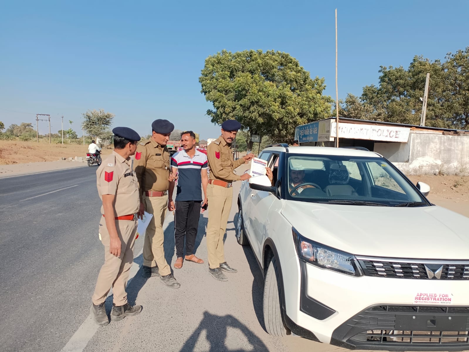 Instead of fining drivers who violate traffic rules in Banaskantha, the ...