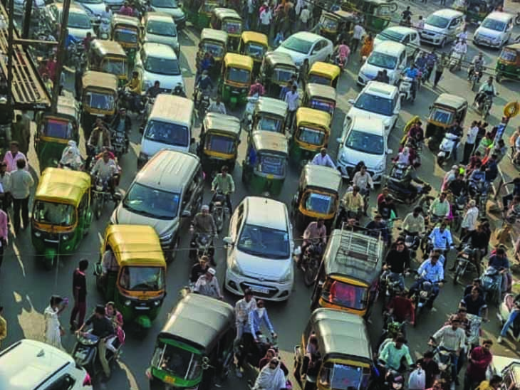 Due to heavy traffic, illegal parking in Chowk, Varachha, Kot areas ...