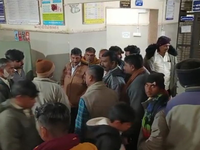 Pedestrian dies after hitting unknown vehicle on Thara-Harij road | હિટ ...